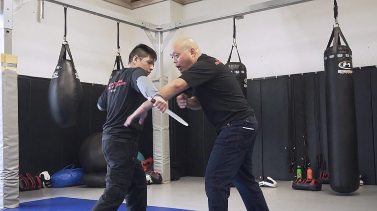 UNARMED DEFENSE AGAINST A KNIFE - Knives Illustrated