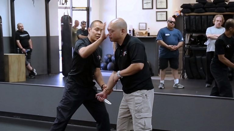 UNARMED DEFENSE AGAINST A KNIFE - Knives Illustrated