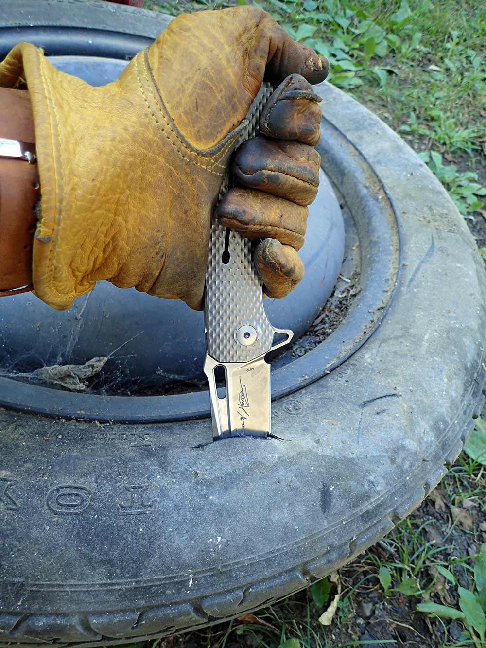 THE BILLY WAUGH DEMO KNIFE - Knives Illustrated