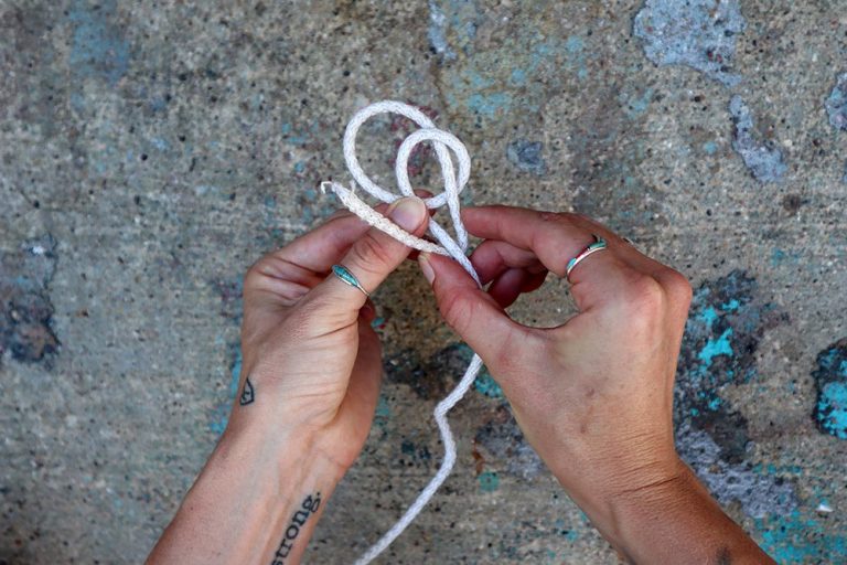 6 NIFTY KNOTS FOR THE BACKCOUNTRY - Knives Illustrated