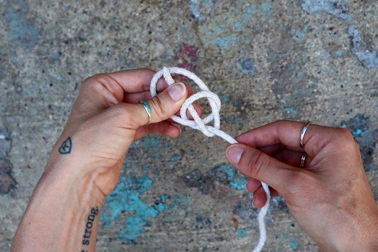 6 NIFTY KNOTS FOR THE BACKCOUNTRY - Knives Illustrated